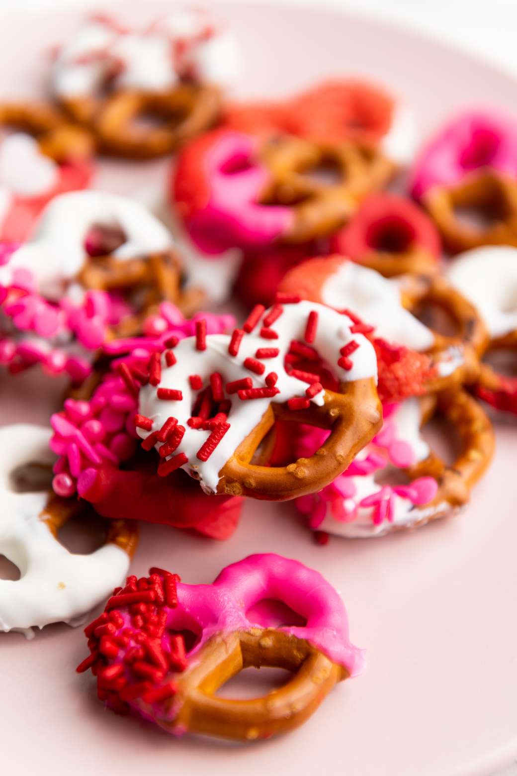 Cute Valentine's Day Pretzels - Whisper Lemon