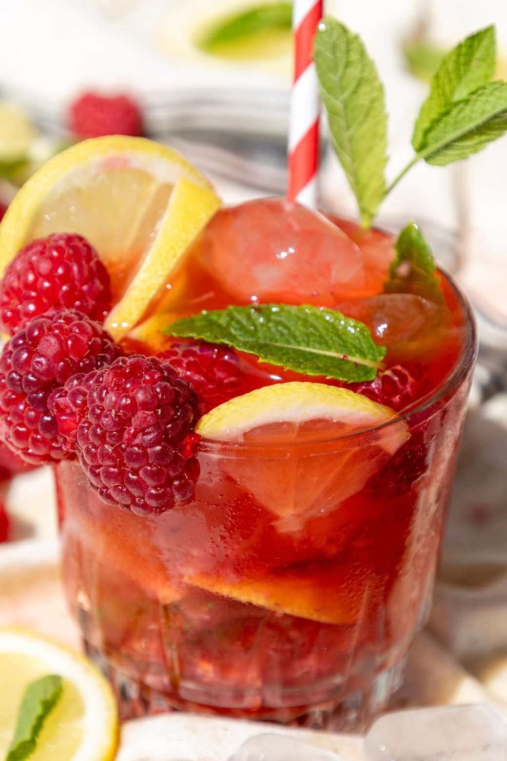 Raspberry Mojito Mocktail - Whisper Lemon